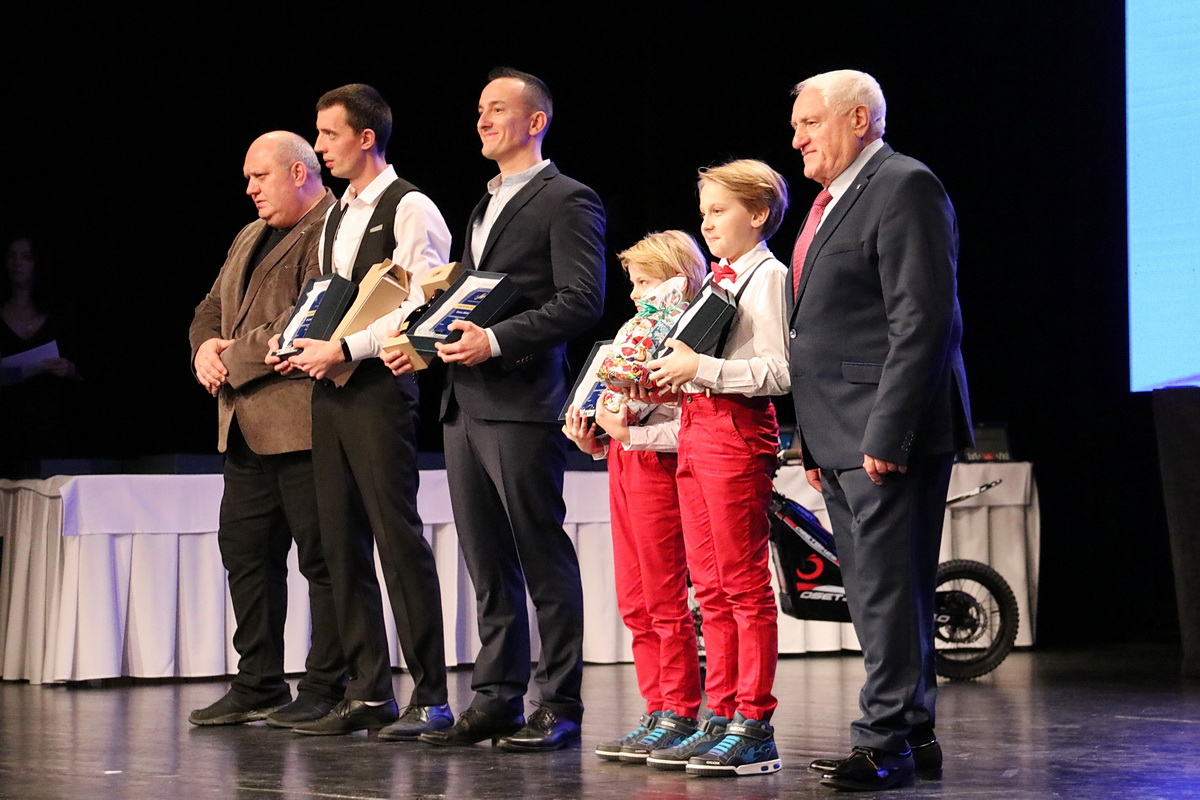 Slovenská motocyklová federácia ocenila najúspešnejších pretekárov roku ... Slovenská motocyklová federácia ocenila najúspešnejších pretekárov roku ...